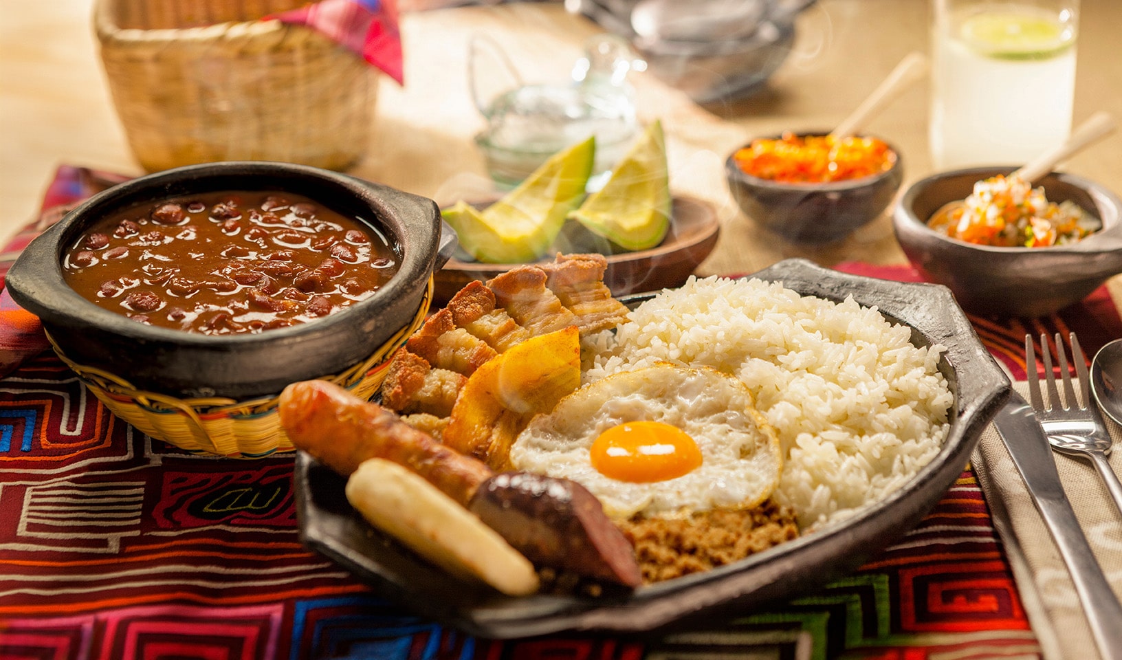 Bandeja Paisa: The History & Art of a Classic Colombian Breakfast ...